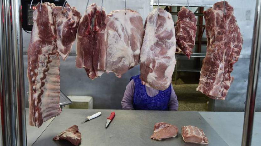 Россиянам рассказали о методах выбора качественного мяса на рынке