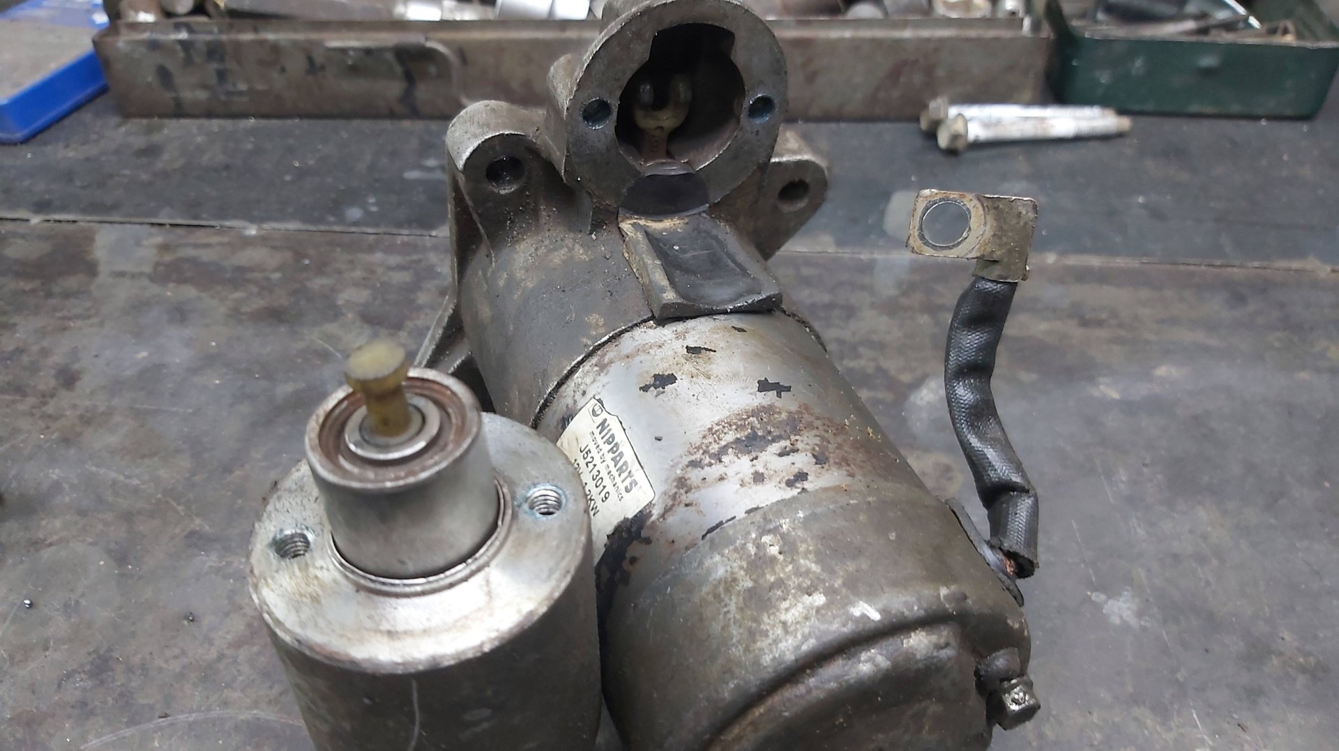 Киа Спортейдж 1 с АКПП - как снять электростартер.