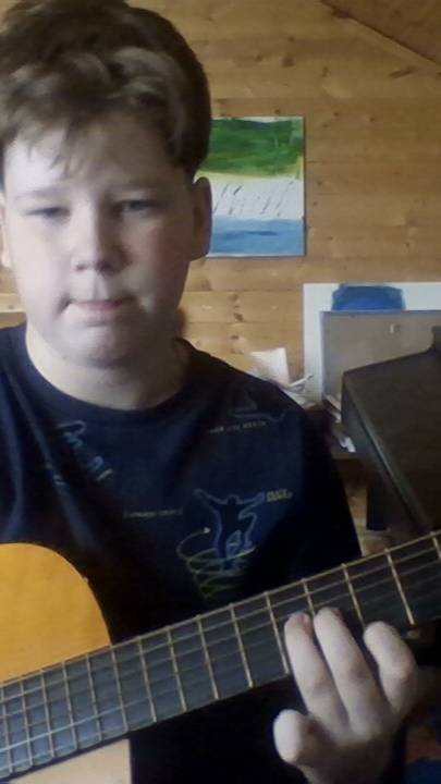 офегительный кузнечик на гитаре!