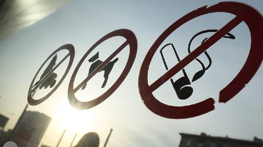 Врач предупредил о рисках для здоровья при курении в жару