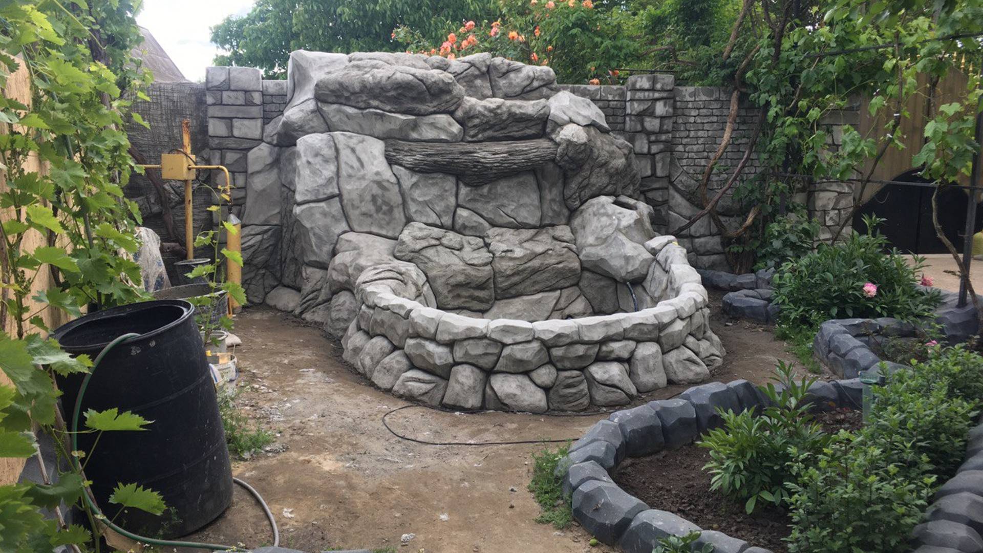 оформление водопада на  даче скалы из арт бетона мастер клас от Александра.