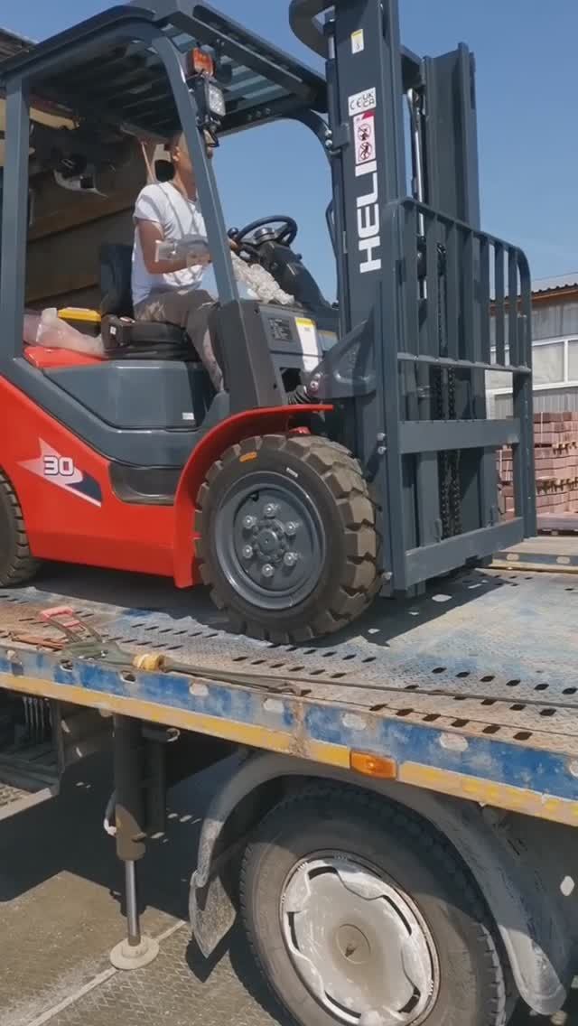 Вилочный погрузчик HELI CPCD30 с двигателем ISUZU