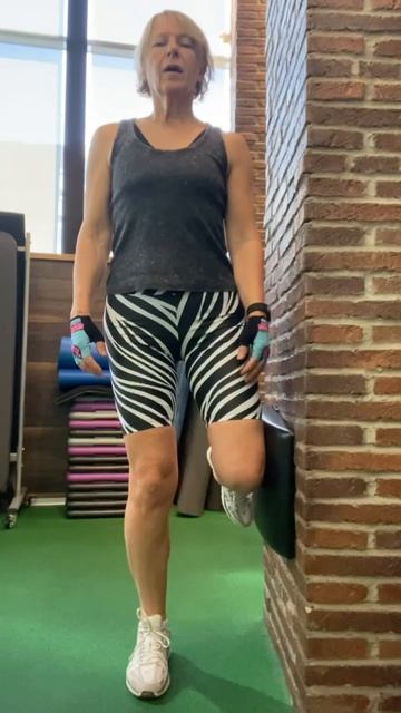 Упражнение на среднюю ягодичную мышцу