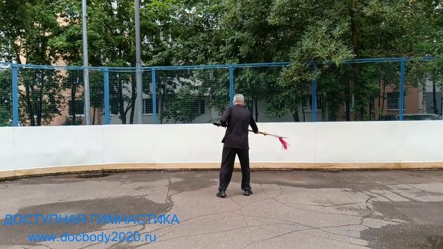 Разминка со спортивной алебардой Гуань дао (18)
