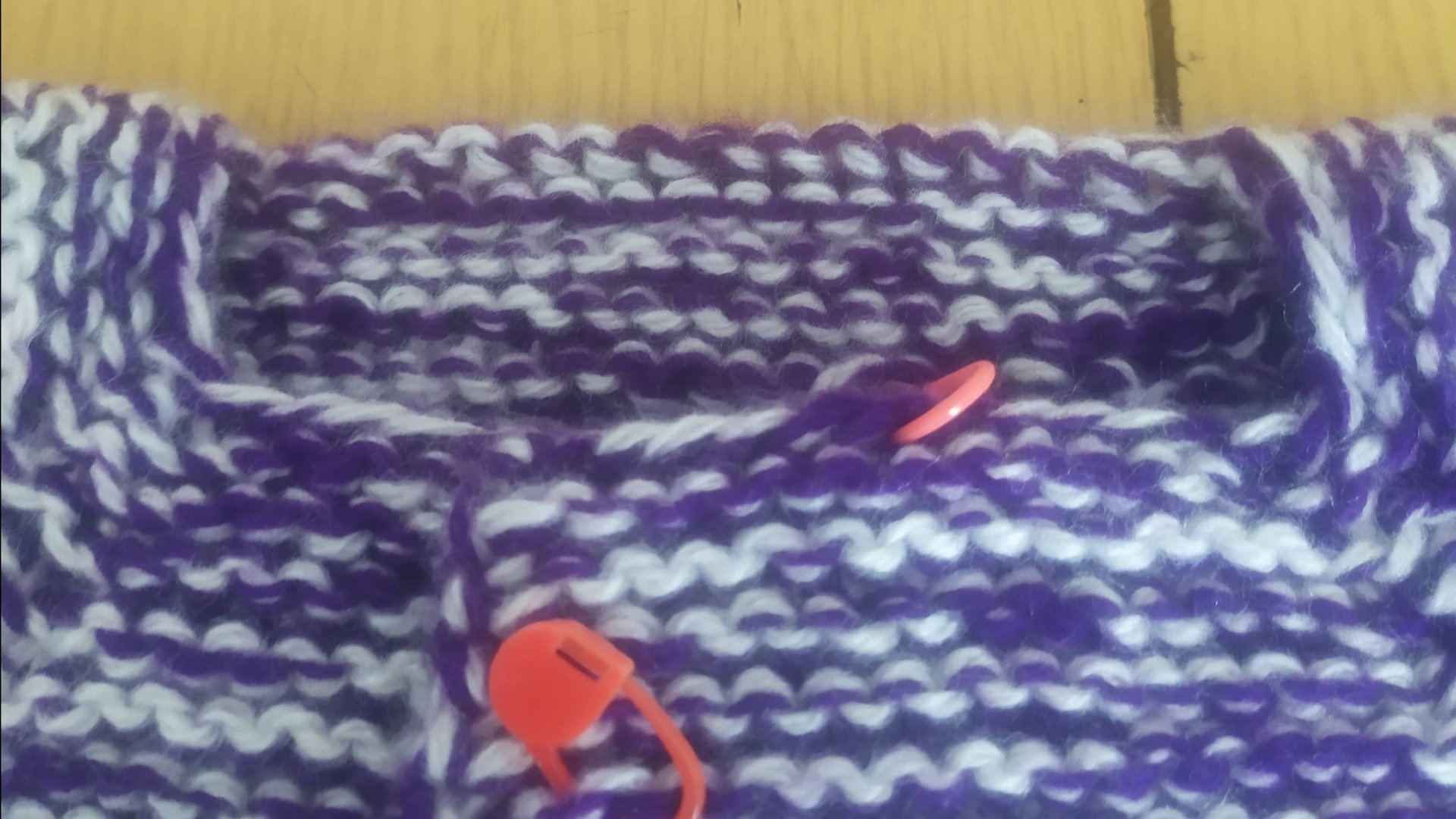 МОИ СПОСОБЫ. ПЕТЛИ ДЛЯ ПУГОВИЦ И РОСТОК ПО МОЕМУ , СПИЦАМИ.