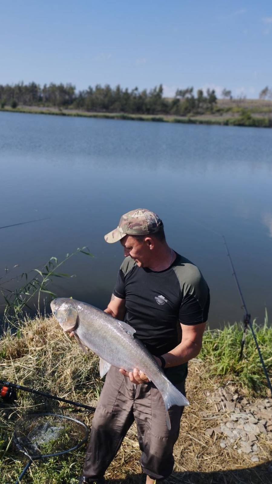 Толстолобик на краснянке