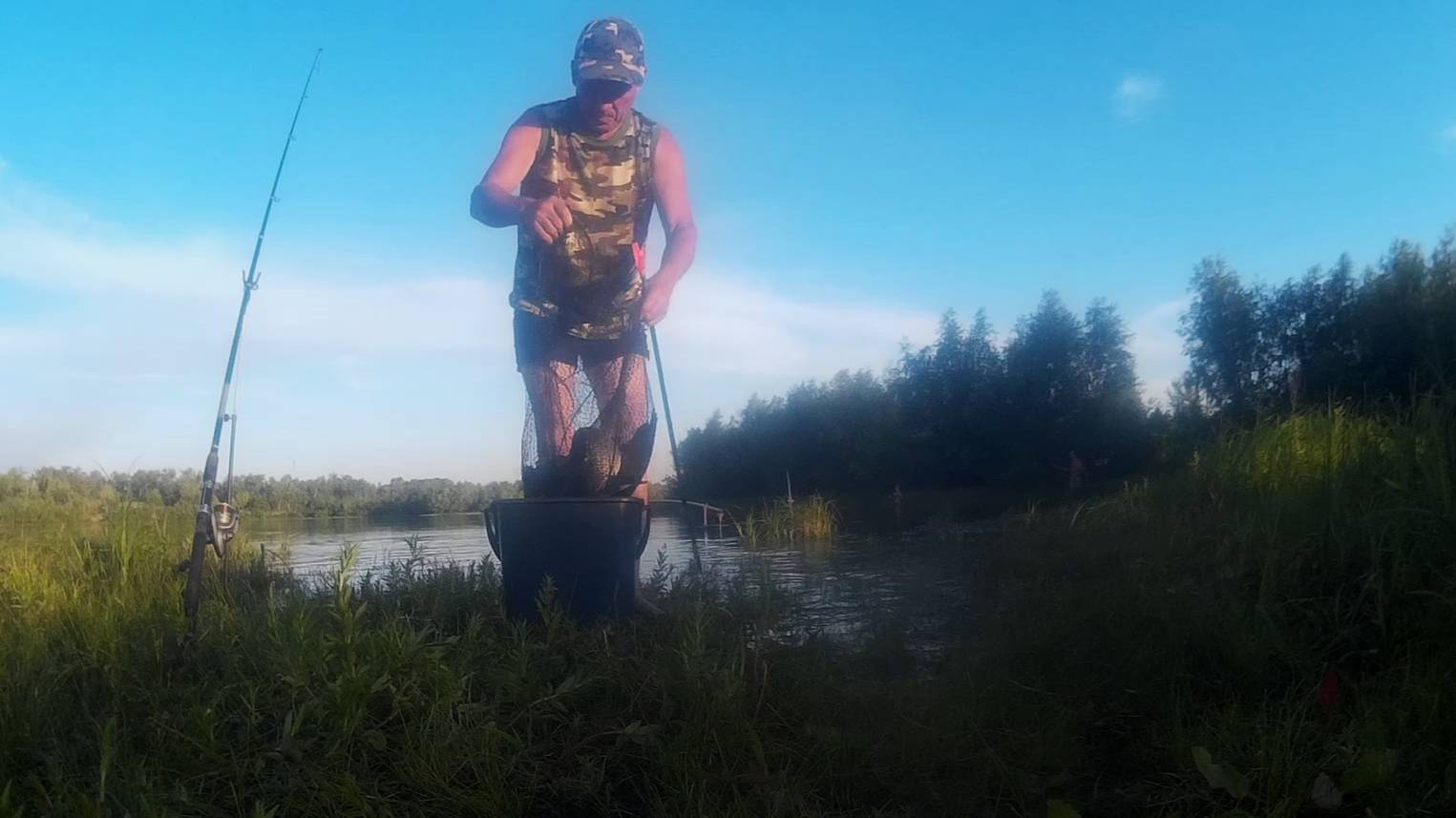 Карась на удочку и донку на Ахтубе в июльскую жару.