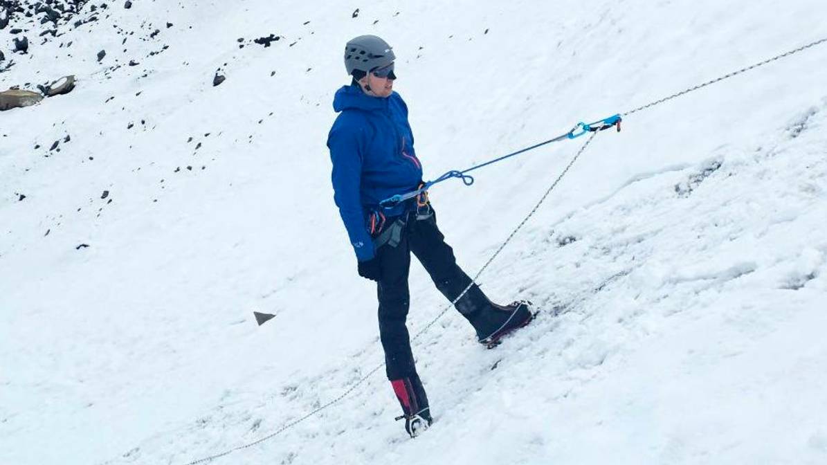 Группа Клуба 7 Вершин "Свет Жок" на тренировочных занятиях на леднике под пиком Ленина