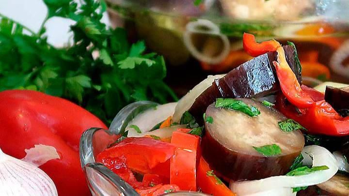 Вкусная быстрая закуска из баклажанов