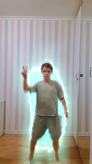 немного пародия на танец под песню таноса