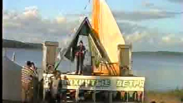 "Давай с тобой поговорим" Поёт Олег Митяев, 2000 год, второй фестиваль.