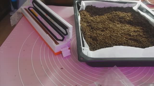 Упаковываю свой чай на зиму. Мой упаковщик.