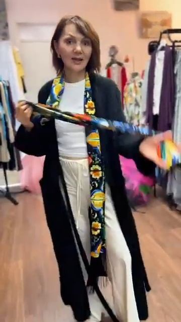 Как носить чёрное и не выглядеть плоско