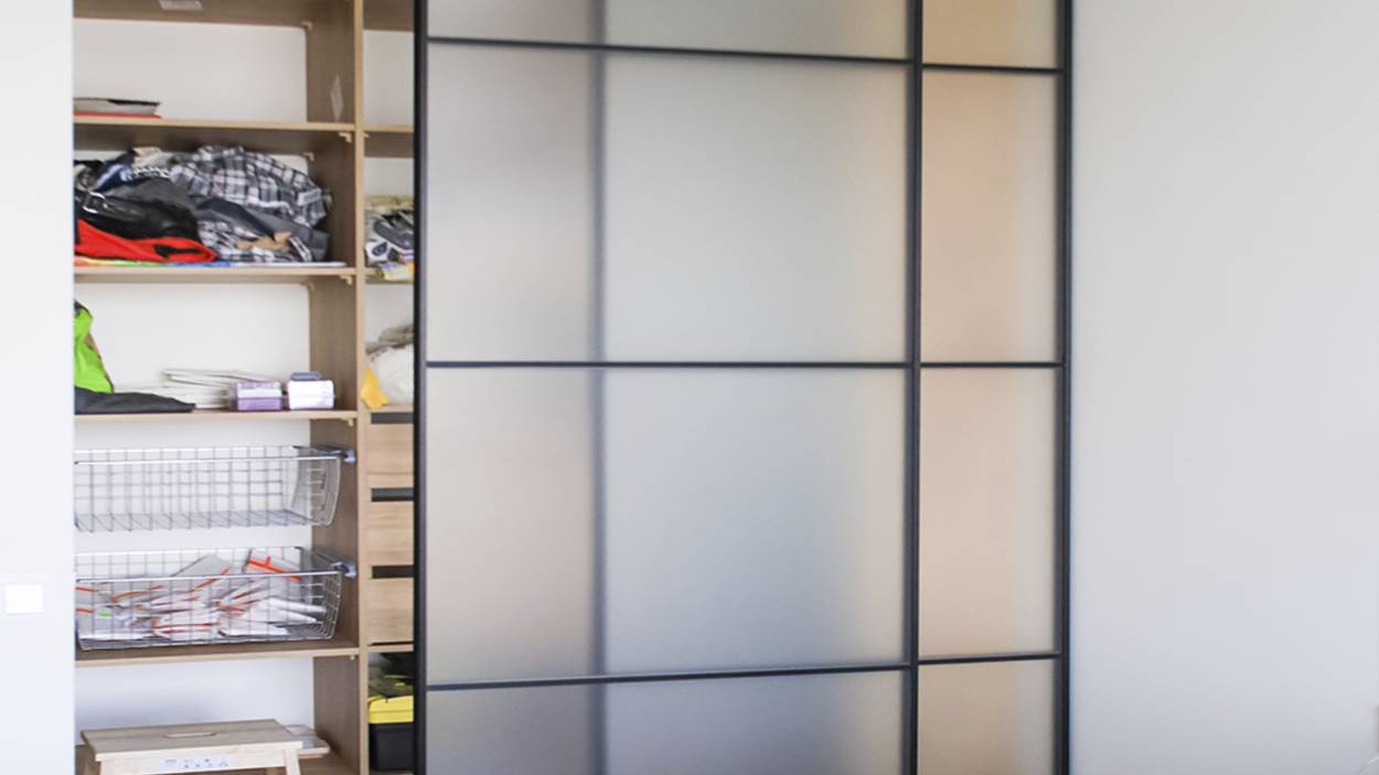 Перегородка в гардероб 024