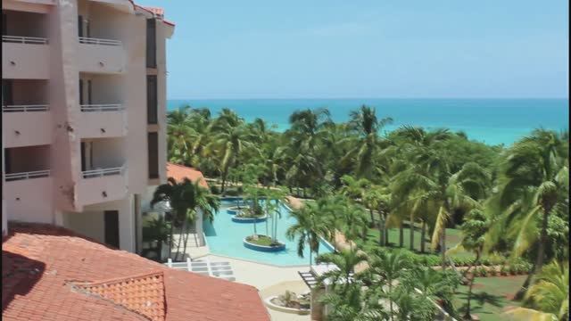 Куба далека, Куба рядом. Знакомьтесь отель "Sirenis Tropical"