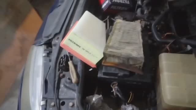 Как заменить воздушный фильтр на Рено Лагуна 1 1999г