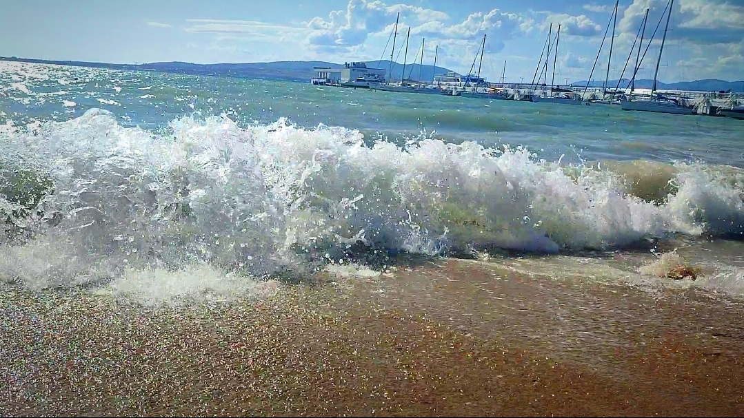 Прибой в Геленджике