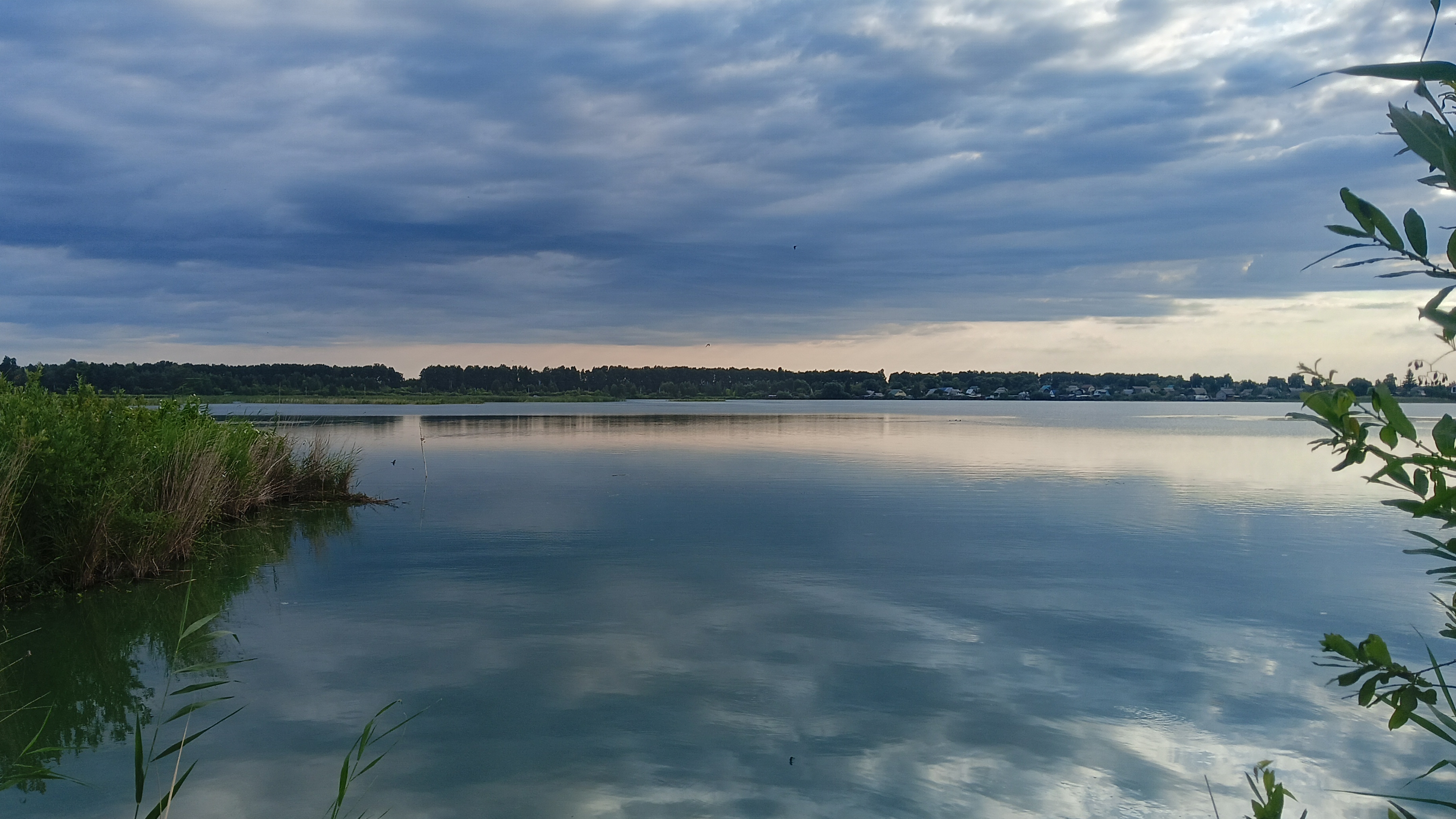 ПОРЫБАЧИЛИ НА ОЗЕРЕ РЯДОМ С НАШЕЙ ЗАБРОШЕННОЙ ДАЧЕЙ//ВЫДАЛСЯ ДОЖДЛИВЫЙ ДЕНЬ