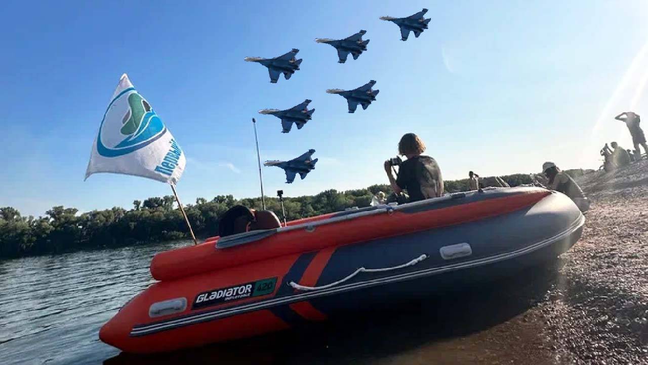 Истребители у нас над головами! Лучшее место посмотреть на полеты Русских Витязей