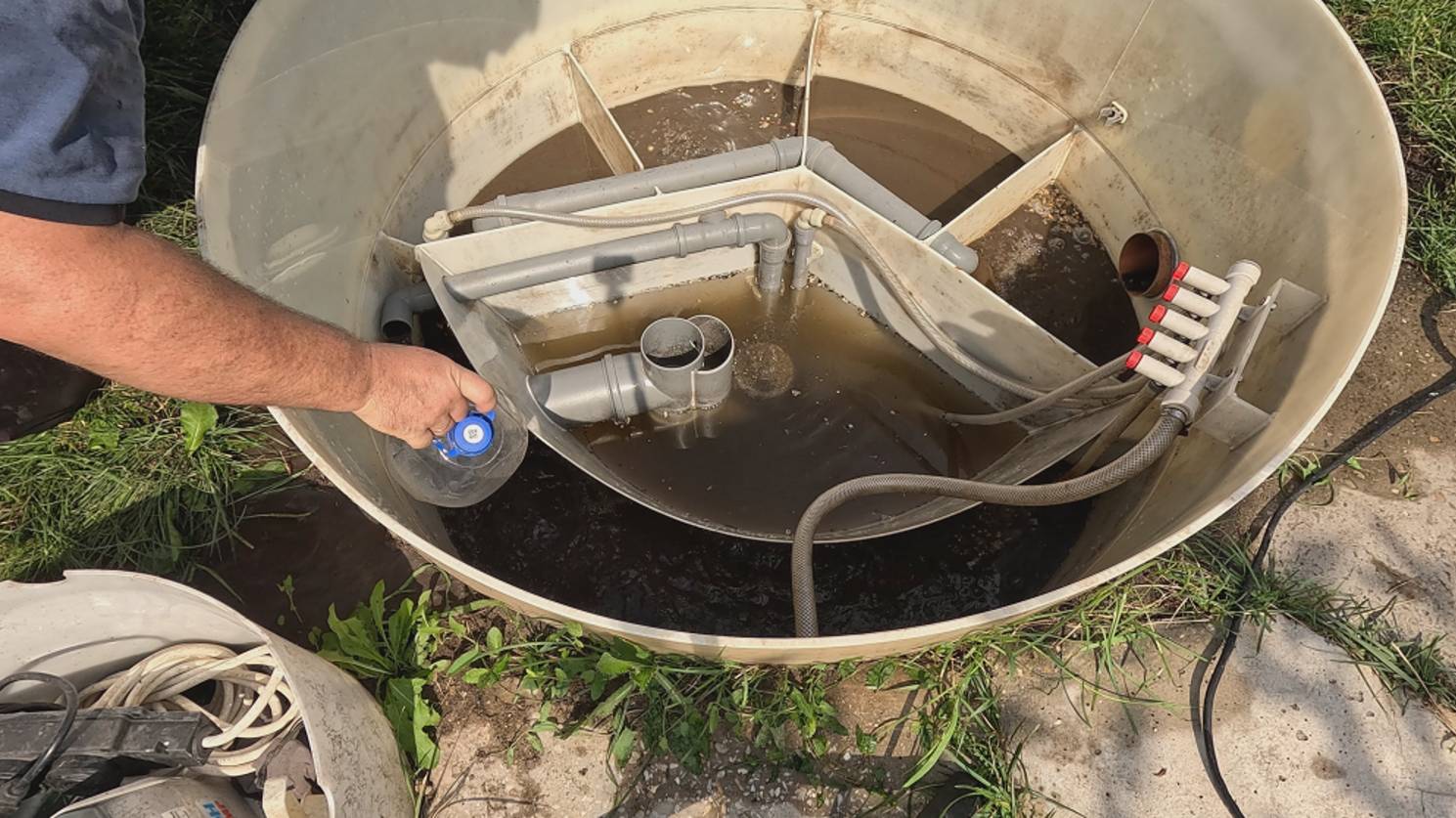 Септик AUGUST AT8. Обслуживаем сами.
