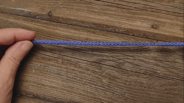 Шнур гусеница крючком