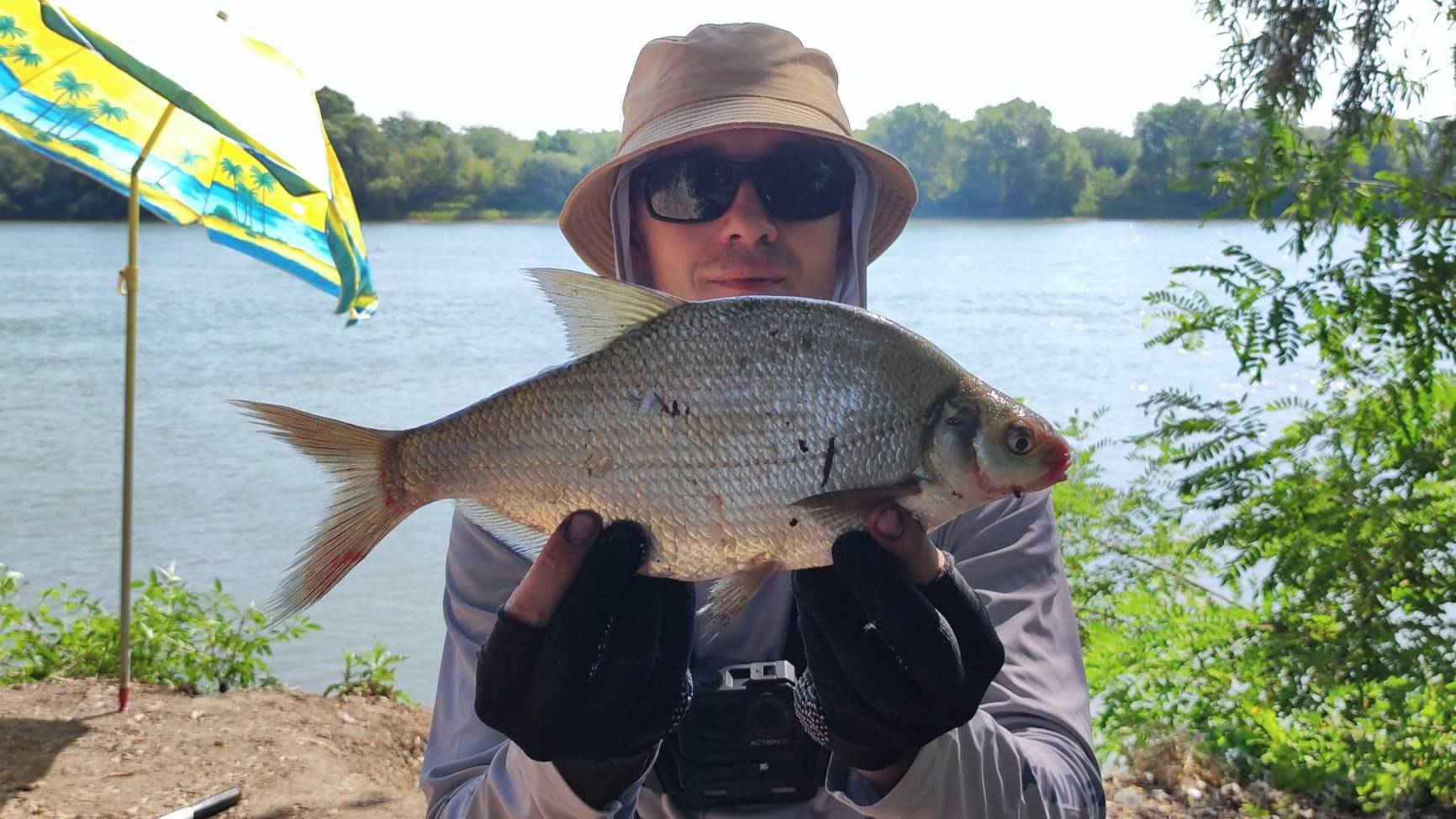 Поймал трофейного леща на Кубани и тест нового универсального удилища!