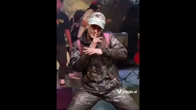 Выступил перед фанатами Performed in front of fans