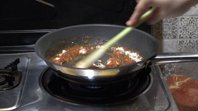 Баклажаны с соусом томатным и сыром. К любому столу. Berenjenas con salsa y queso.