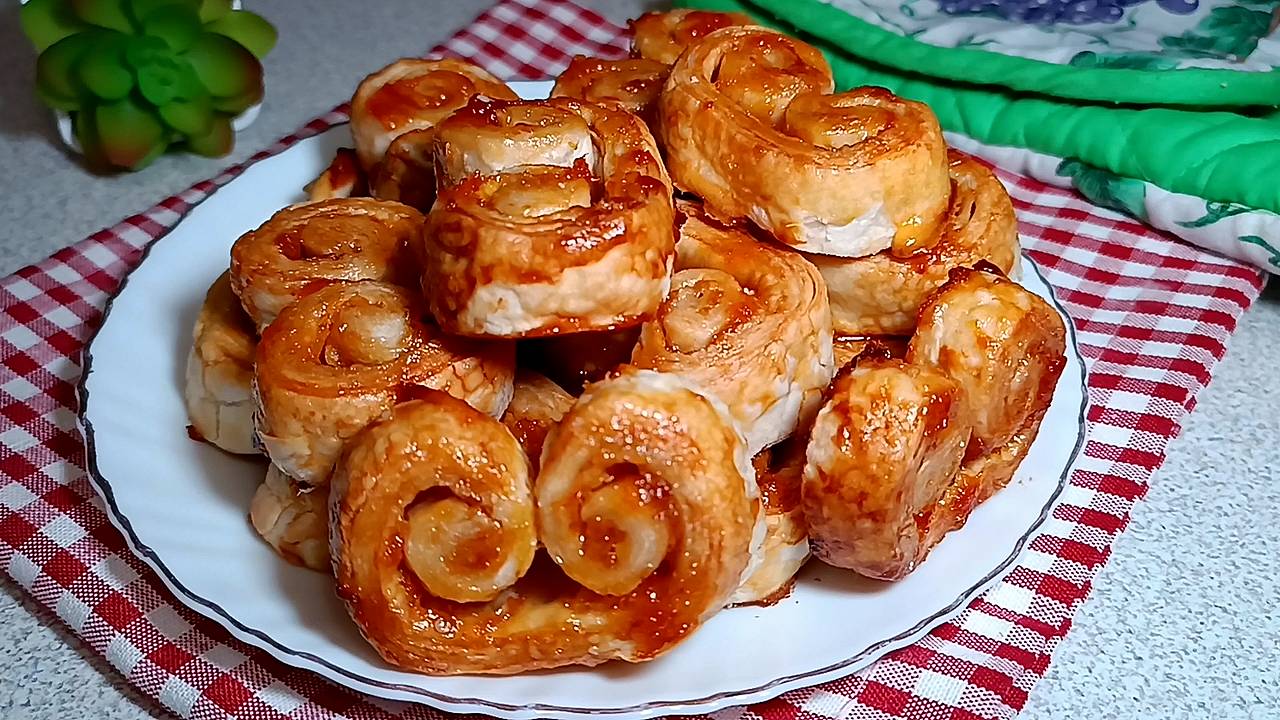 📌 "Ушки" с абрикосовым джемом из слоеного теста. Супер простой рецепт