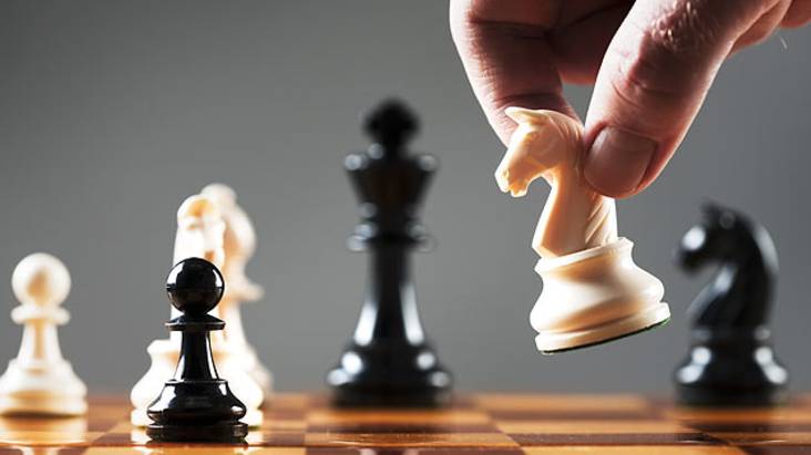 8. Ходы и взятия в шахматах.