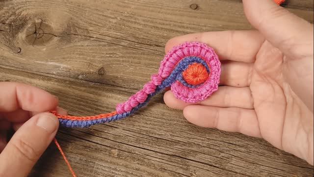 5 пышные столбики крючком в виде длинных шишек и в виде коротких горошин Завиток крючком