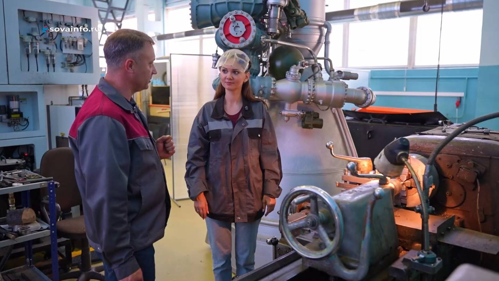 Роботы на фабрике и самый милый двигатель. Эксперименты Платоновой