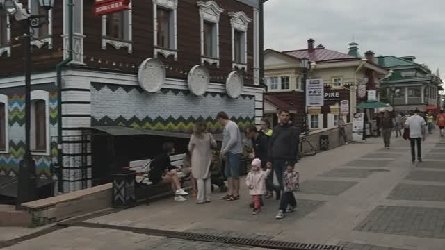 В Иркутске (улицы города, Нижняя набережная).