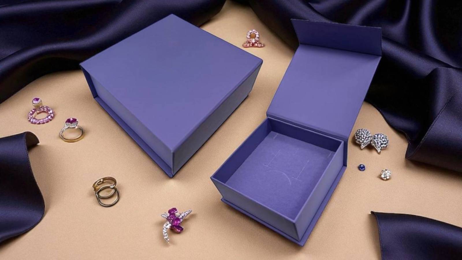 Упаковка на магните ювелирная для комплектов 9.5 х 9.0 х 4.0 Фиалковая