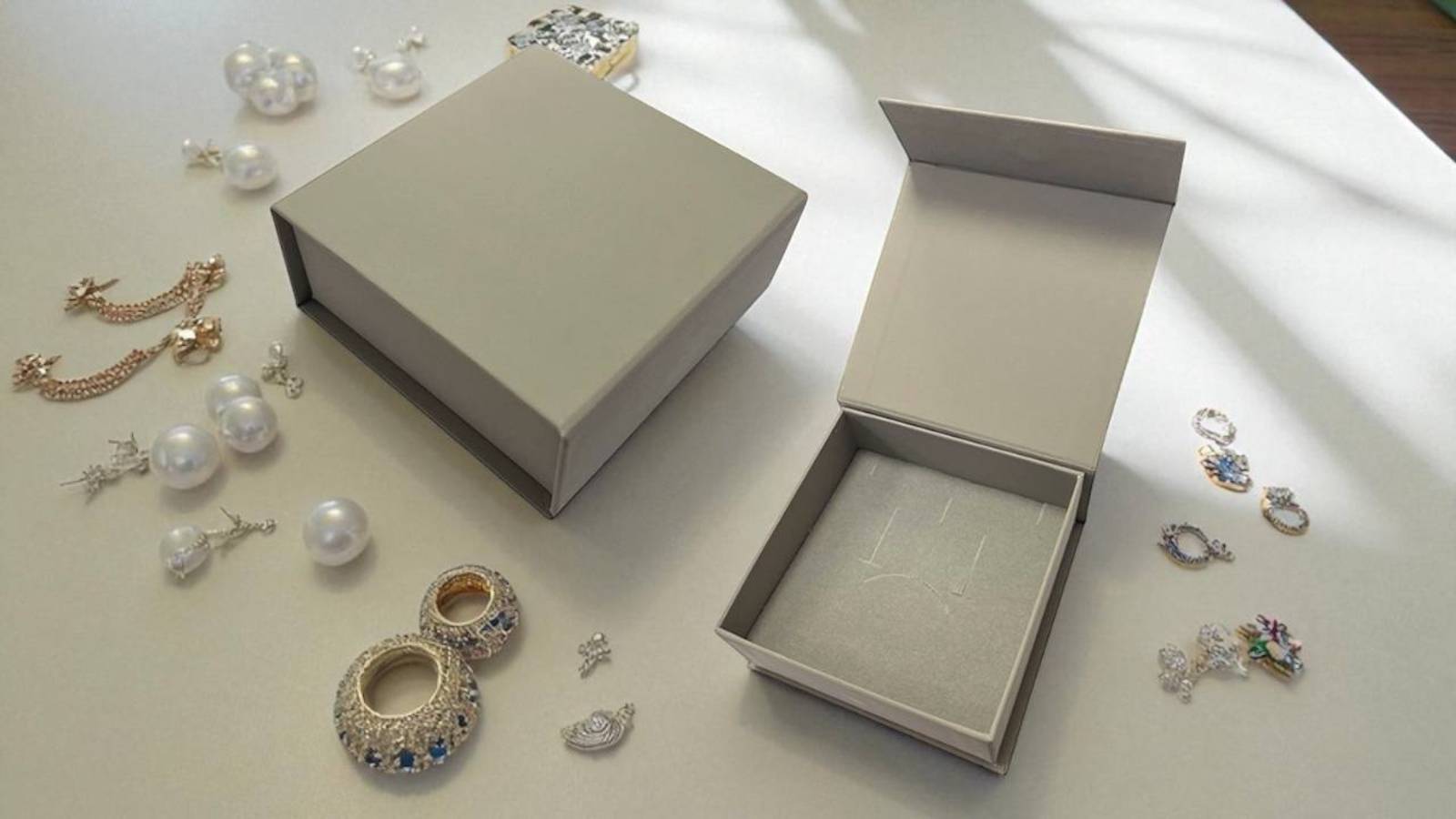 Упаковка на магните ювелирная для комплектов 9.5 х 9.0 х 4.0 Серый