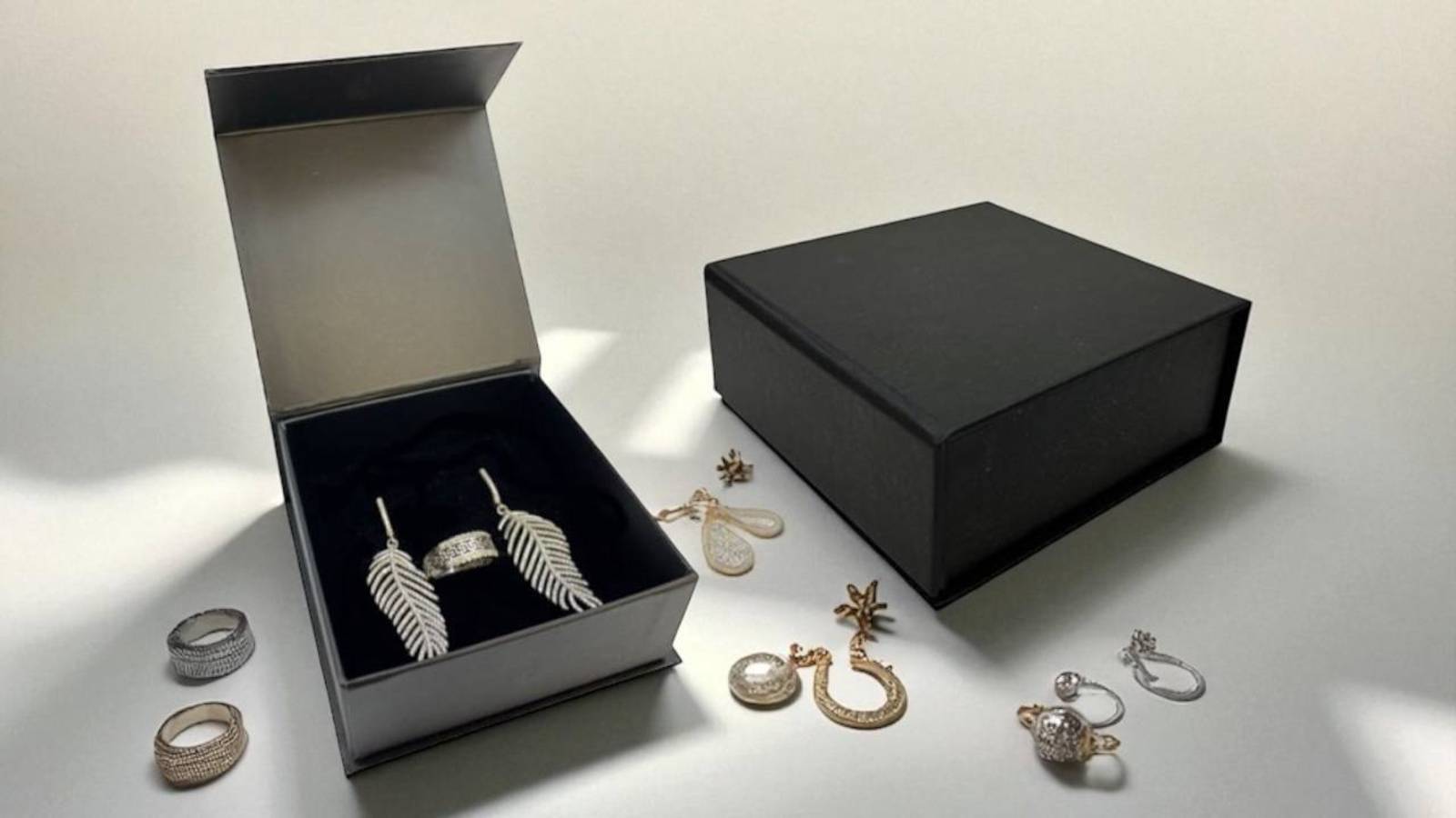 Упаковка на магните ювелирная для комплектов 9.5 х 9.0 х 4.0 Черный