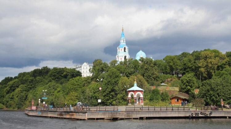 Хор братии Валаамского монастыря - На Божественней стражи  (audiopoisk.com)