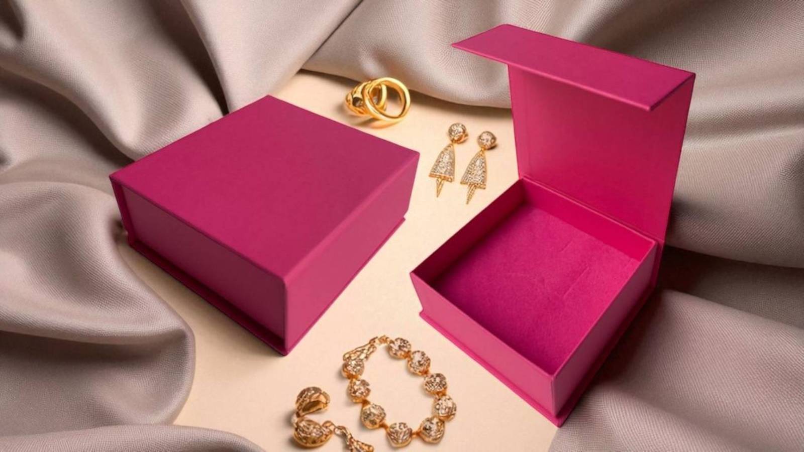 Упаковка на магните ювелирная для комплектов 9.5 х 9.0 х 4.0 Фукси