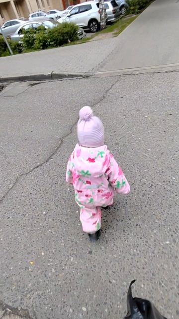 Всё бегут, бегут, бегут