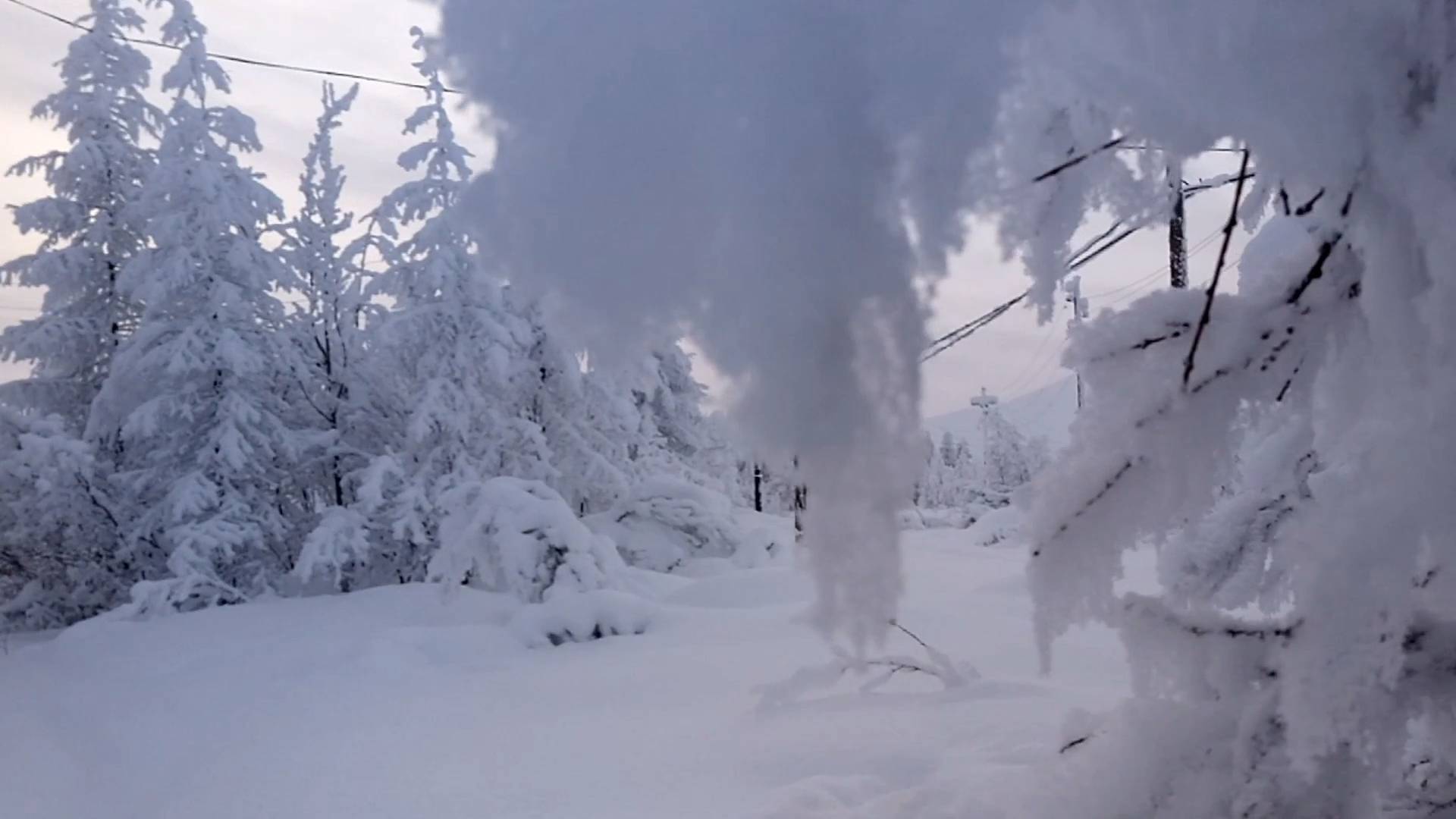 Воздушные хлопья снега Колымского.