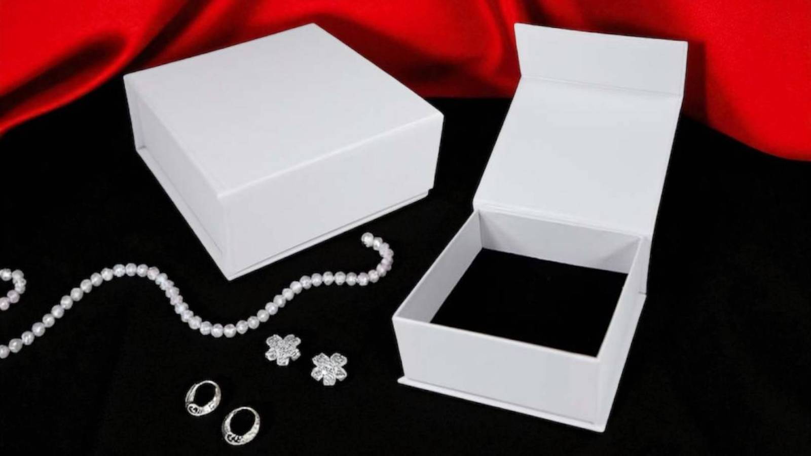 Упаковка на магните ювелирная для комплектов 9.5 х 9.0 х 4.0 Белый