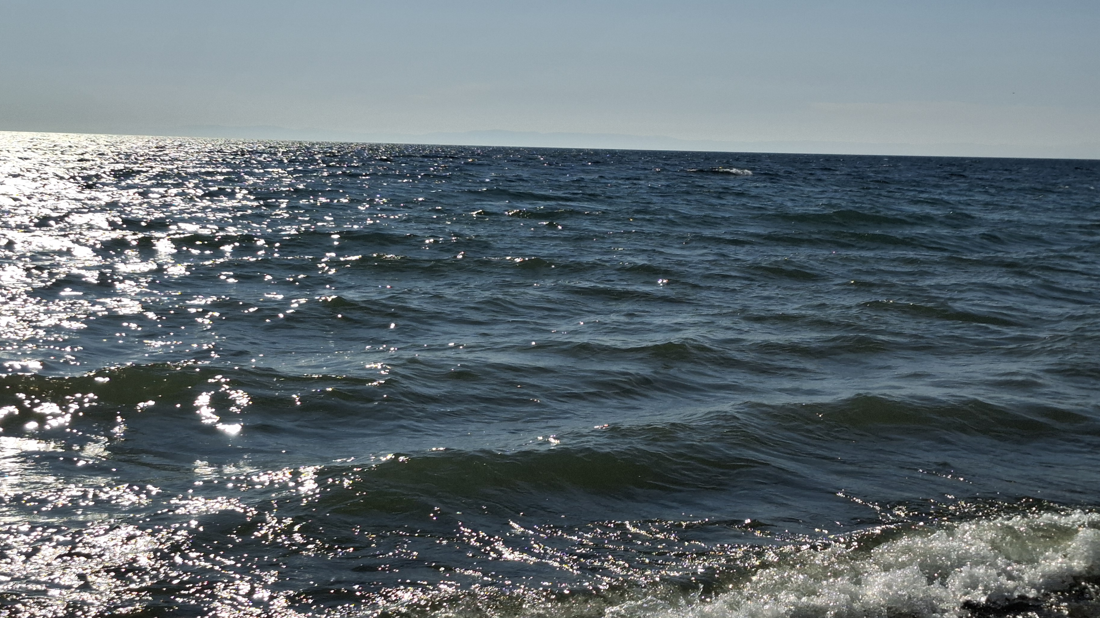 Байкал. Волны. Байдарка.