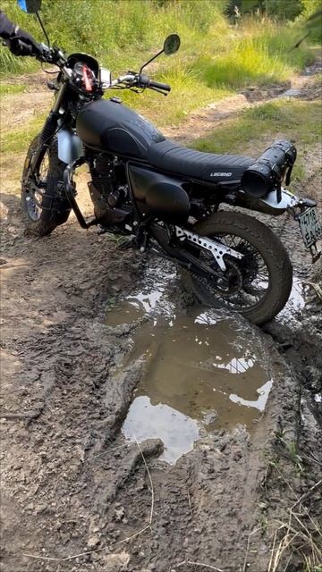 мотоленд легенд и неопытный райдер в желании не испачкаться