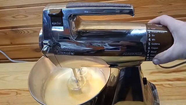 Месим тесто  Sunbeam mixmaster