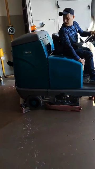 Тест-драйв поломоечной машины Wellland FD230 на складе | Часть 1