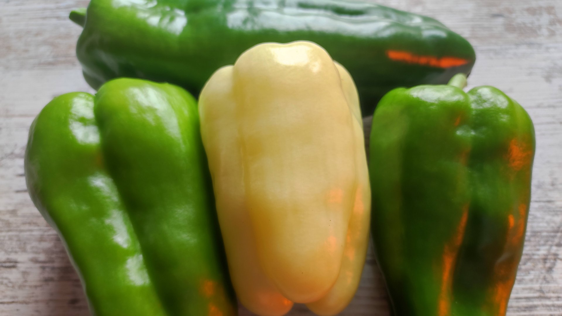 Июль - начинаем сбор урожая перца. Какие сладкие перцы плодоносят сейчас лучше всего?