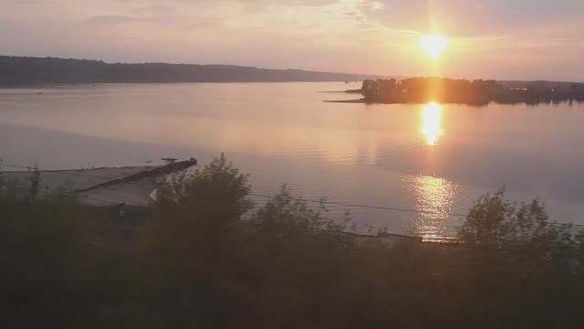 Через Волгу по железнодорожному мосту (железные дороги России).