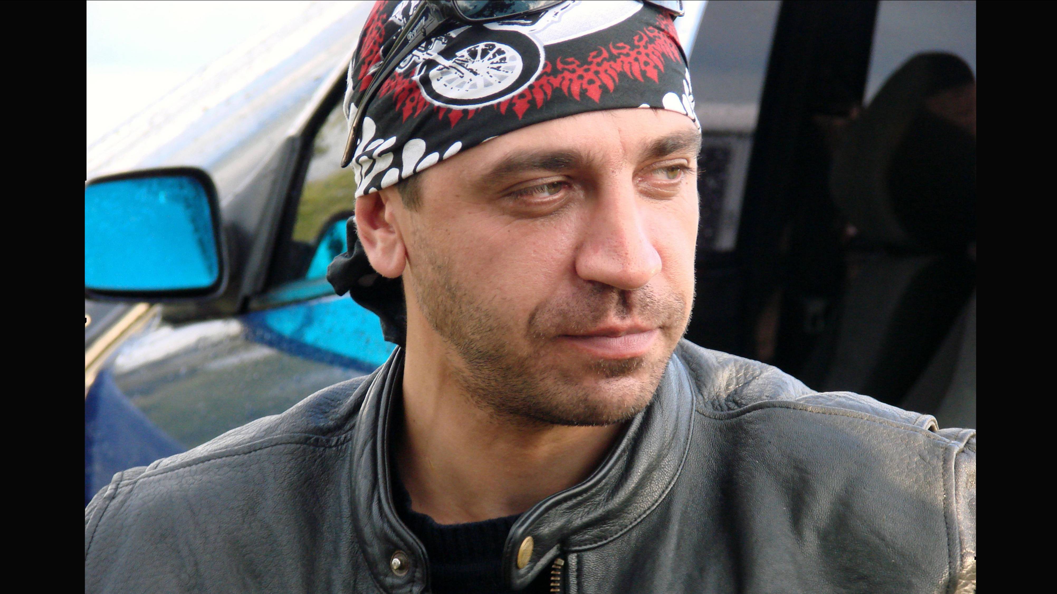 Первая вниз. Текст и музыка-С.Баенков.