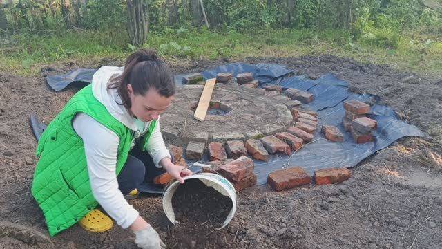 ЧАСТЬ 3 круг из кирпичей в саду жарим_шашлыки