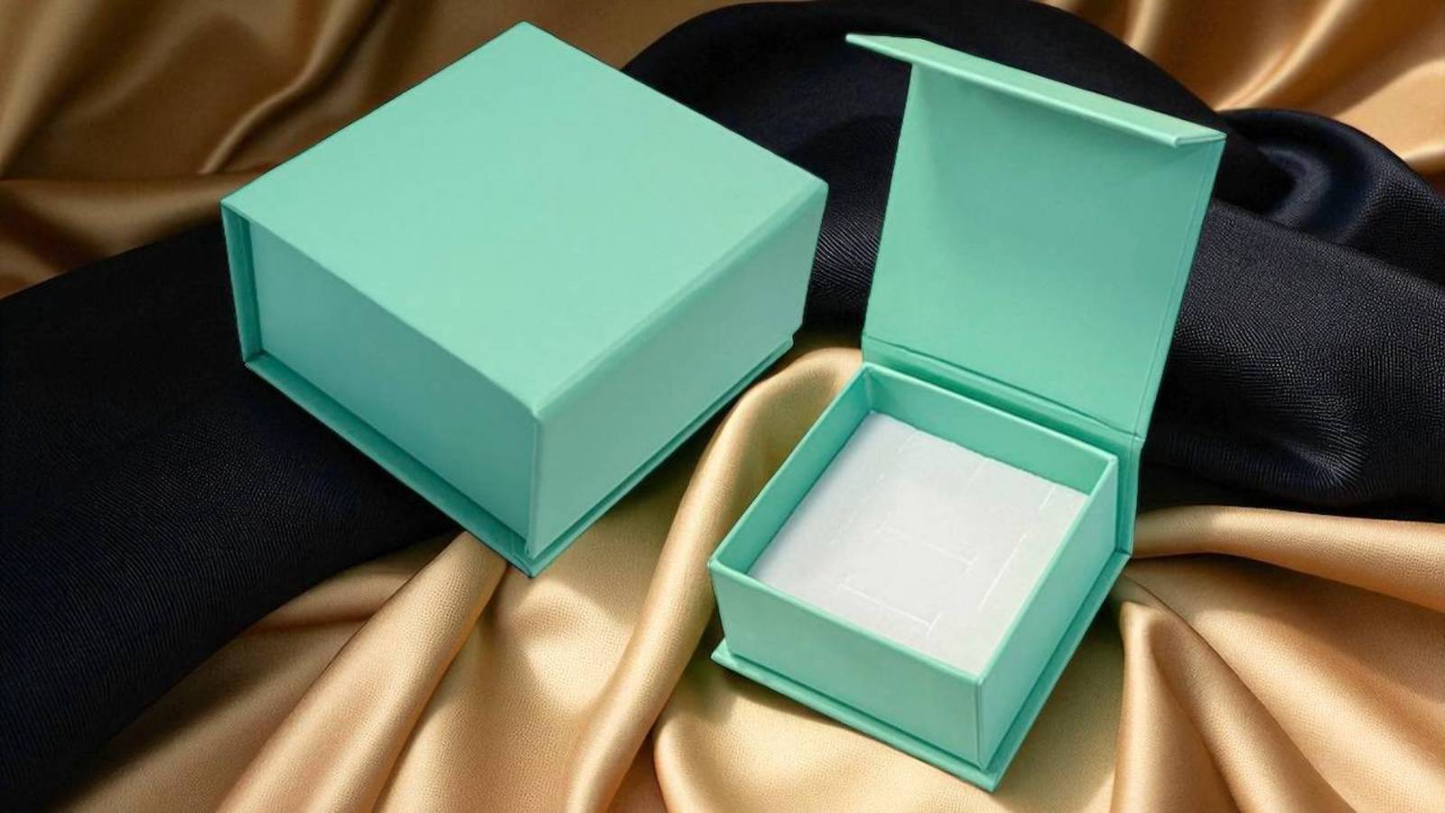 Упаковка на магните ювелирная универсальная Размер: 6.4 х 6.2 х 3.5 (Мятный)